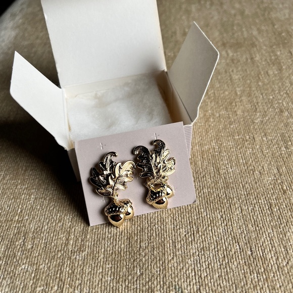 Avon | Jewelry | Vintage 99 Avon Falling Acorn Pierced Earrings | Poshmark